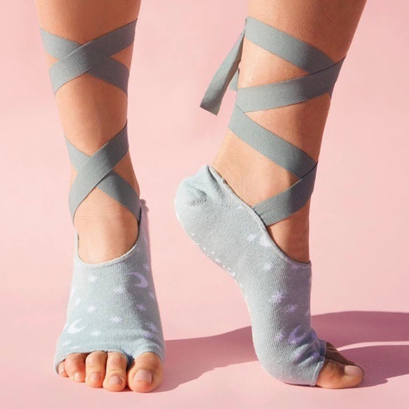Blogilates | Accessories | Blogilates Premium Grip Socks Os | Poshmark